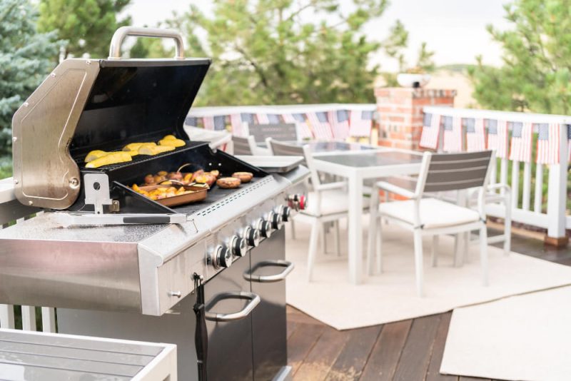 Aménager coin barbecue sur terrasse : nos 5 meilleurs conseils