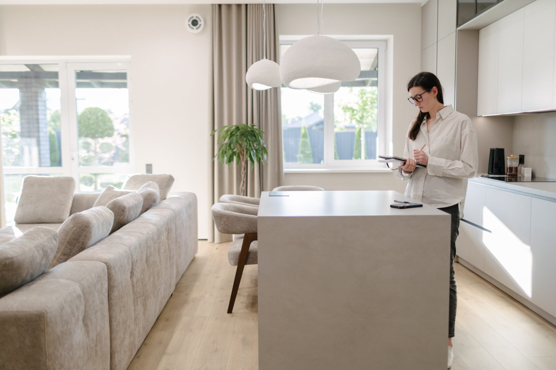 Aménagement cuisine ouverte sur salon 25m2 : nos astuces